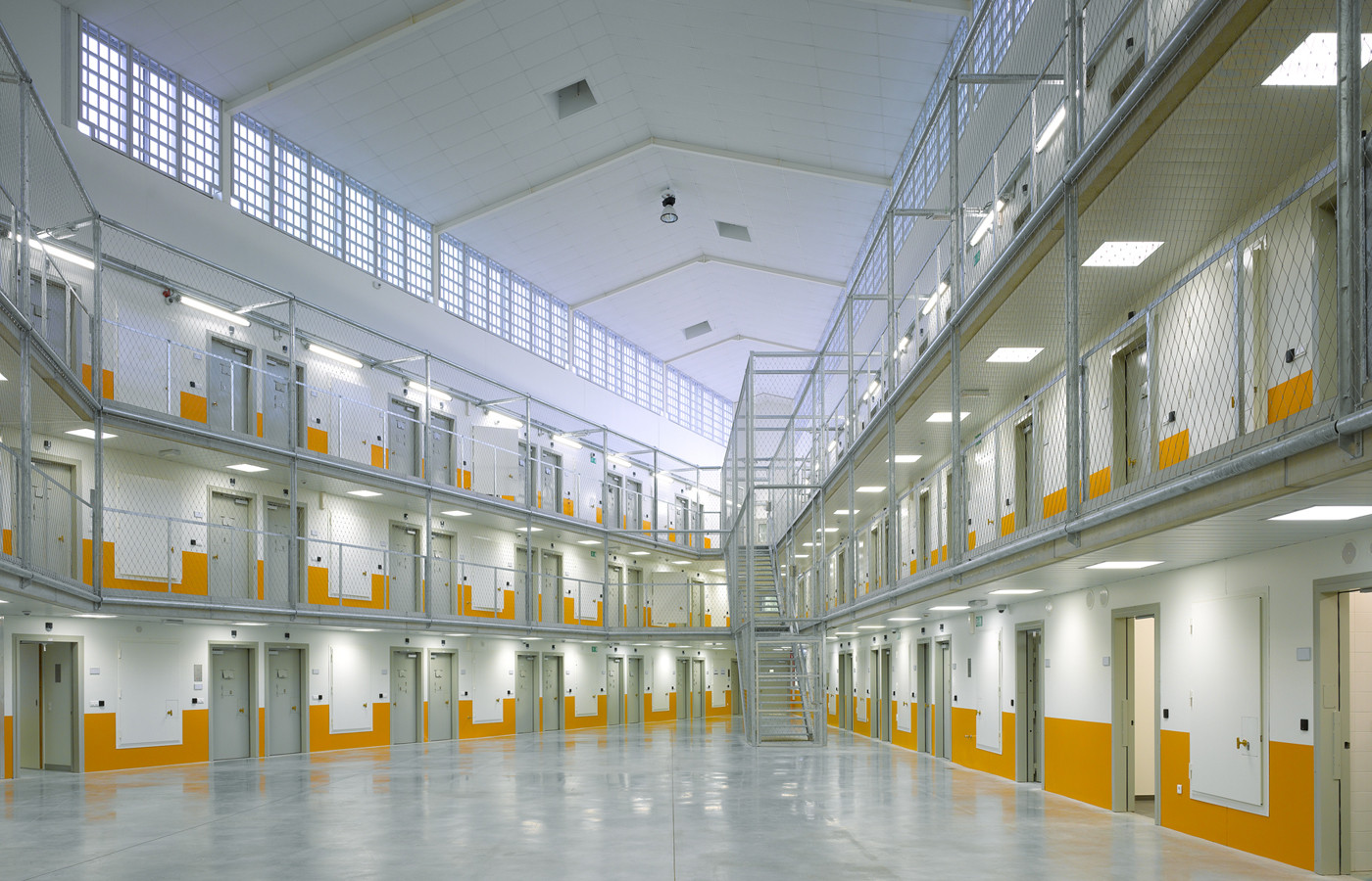 Communications and alarm solution to Belgian prison Case story
